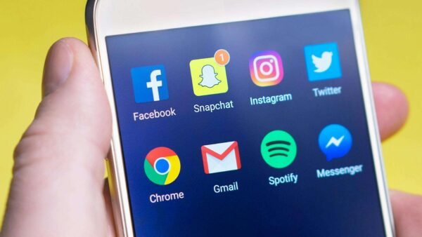 How to Use Social Media to Learn French - Lingua Learn UAE